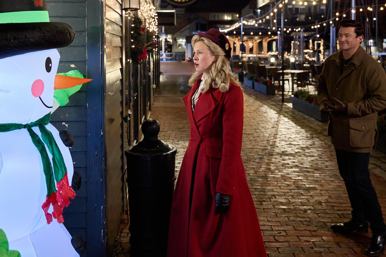 Hallmark's 'A Newport Christmas' showcases Christmas, time travel - and ...