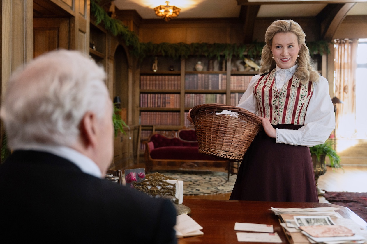 Hallmark's 'A Newport Christmas' showcases Christmas, time travel - and ...