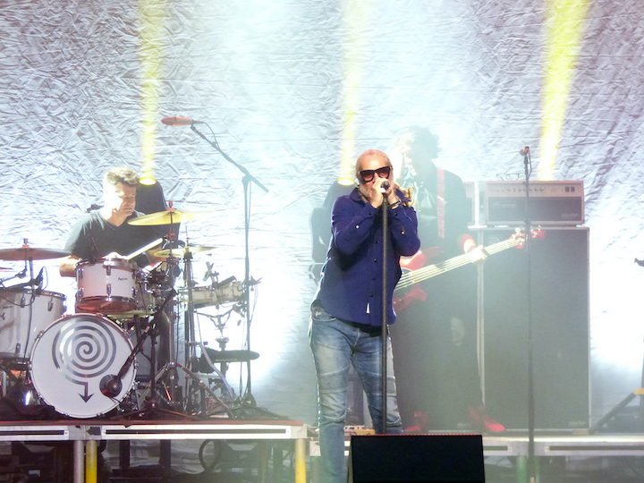 Collective Soul breaks concert rules on night one at Fallsview