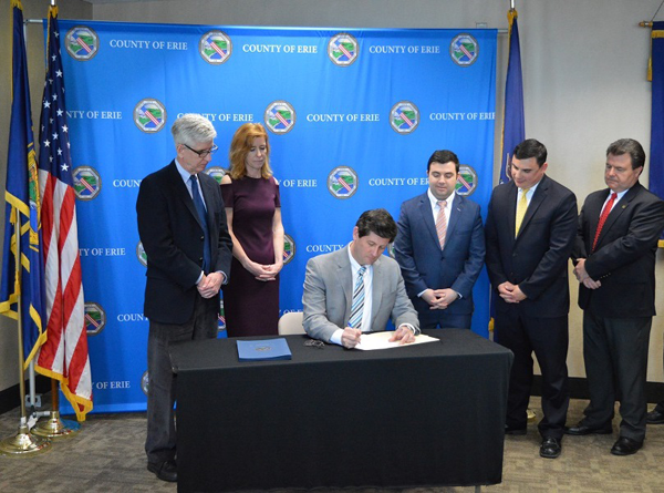 Poloncarz signs new Erie County ethics law