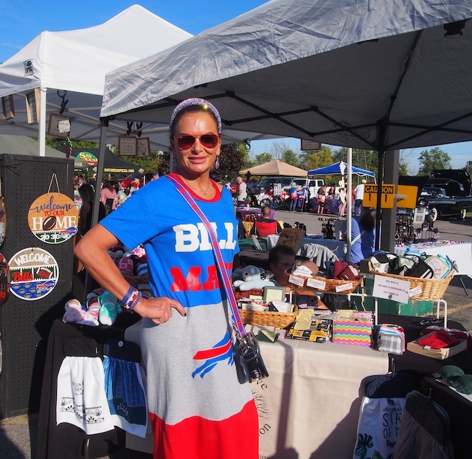 Warm weather attracts community to Elderwood car show
