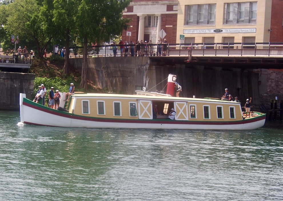 Erie Canal's bicentennial celebrated with boat parade