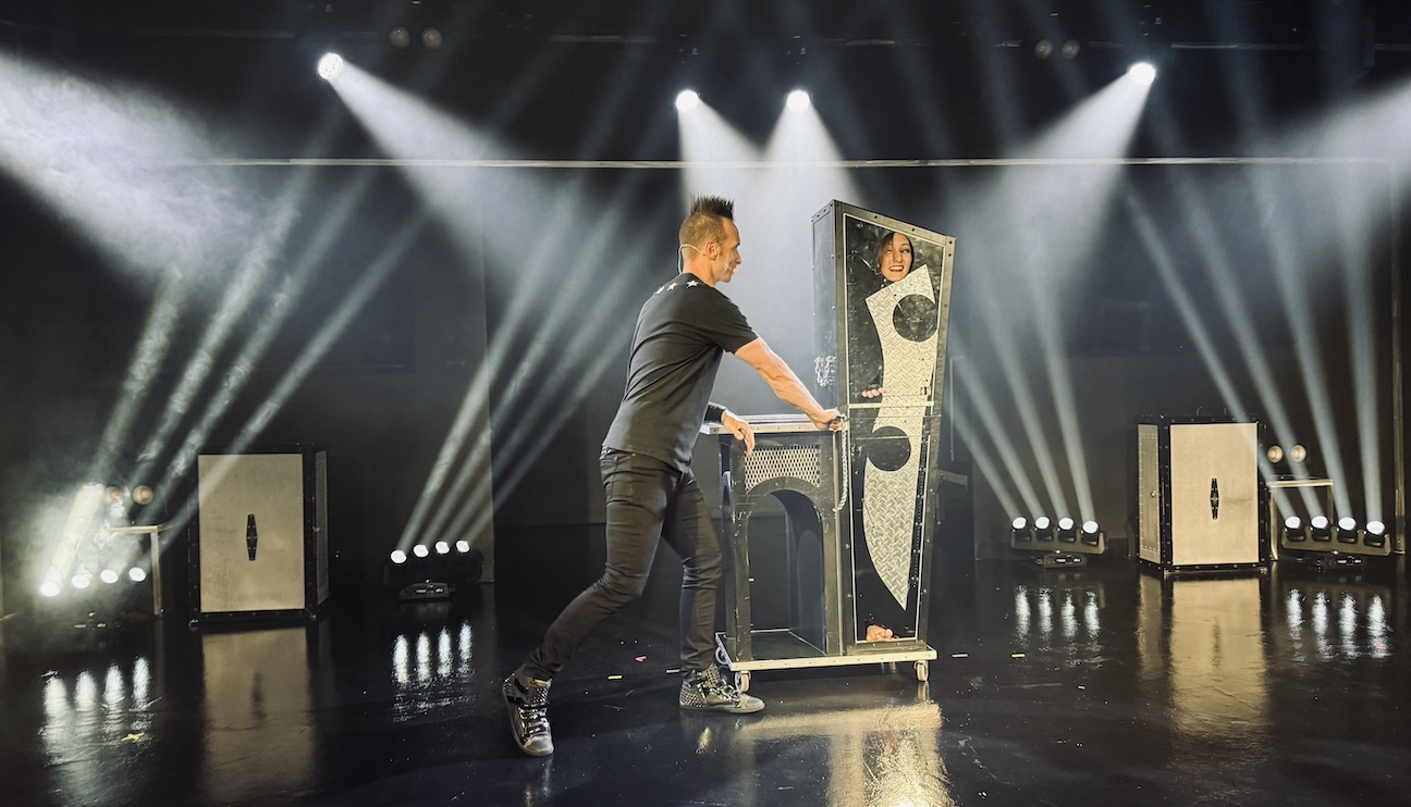 Magic takes residency in Niagara Falls: Illusionist Leon Etienne brings ...
