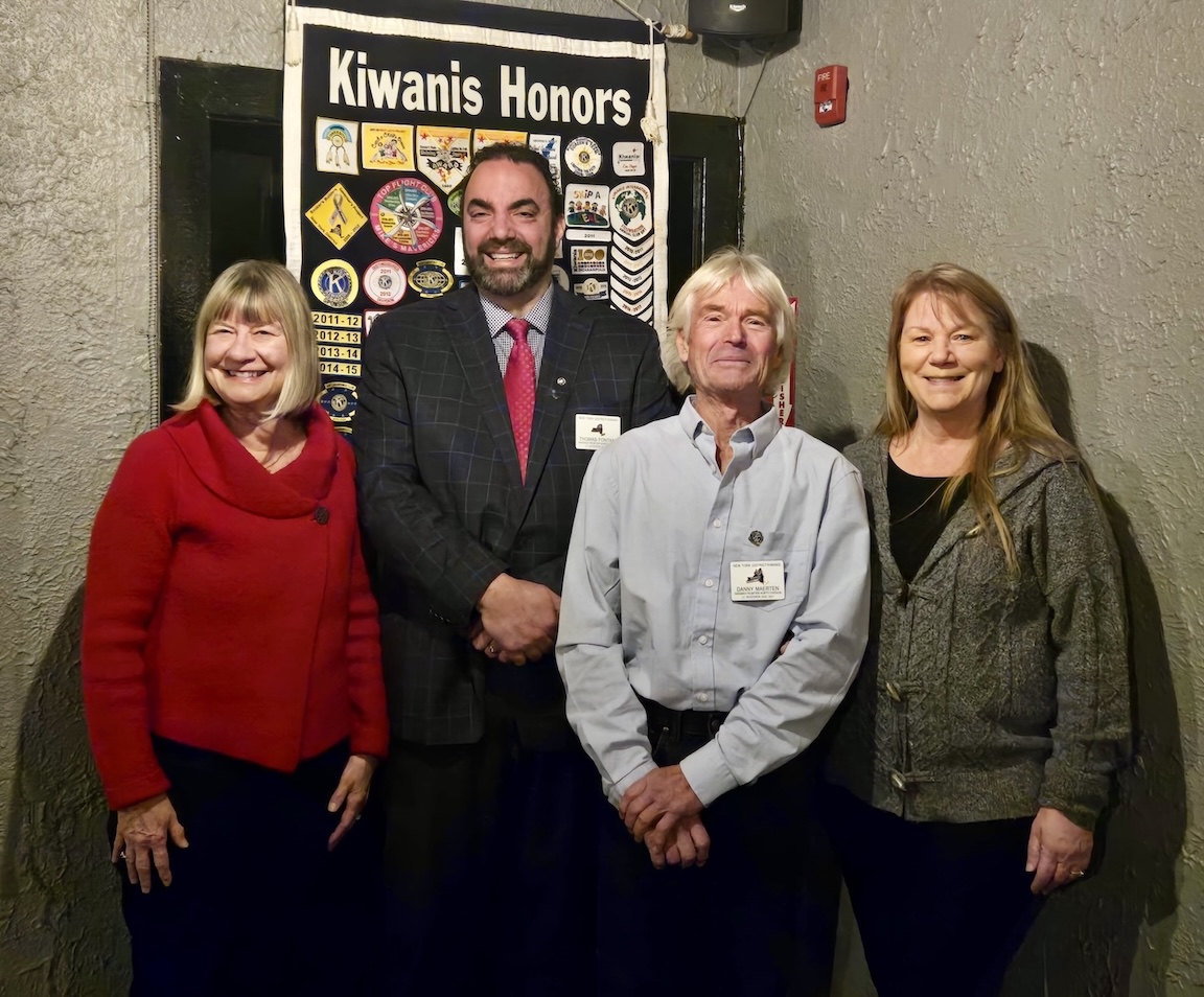 Kiwanis Club of Niagara-Wheatfield installs officers & collects donations