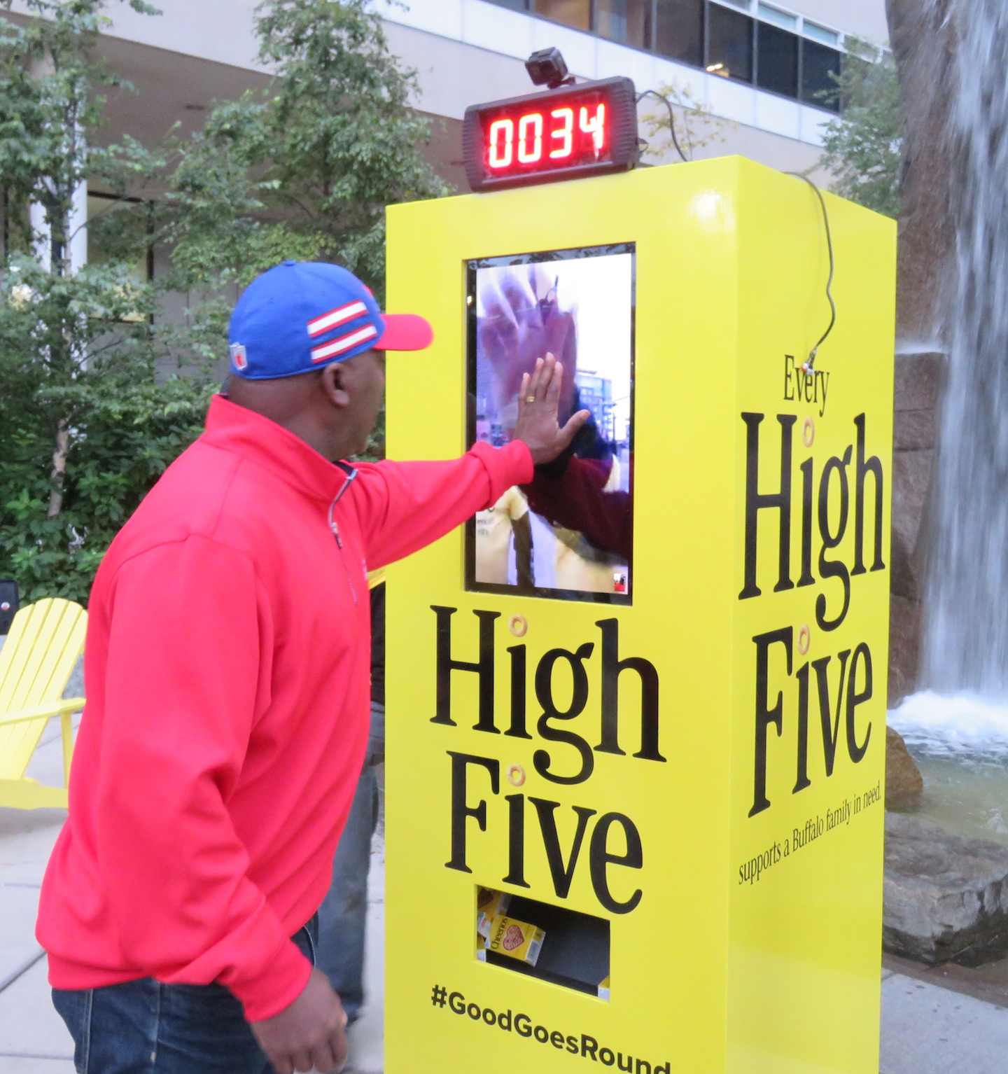Thurman Thomas, Cheerios celebrate Buffalo's friendly honor