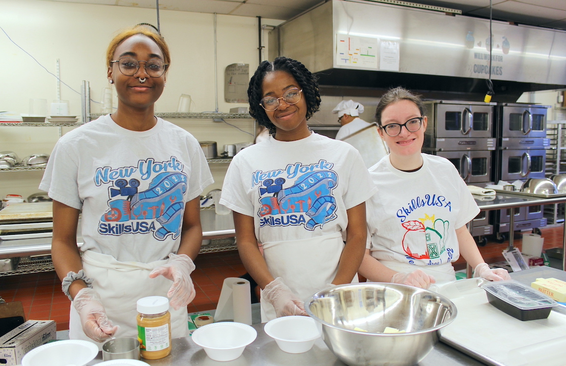 SkillsUSA students help out shelter dogs for community service project