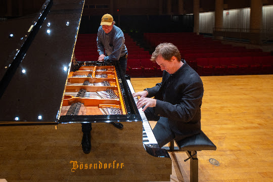 Music department makes key decisions on new grand pianos